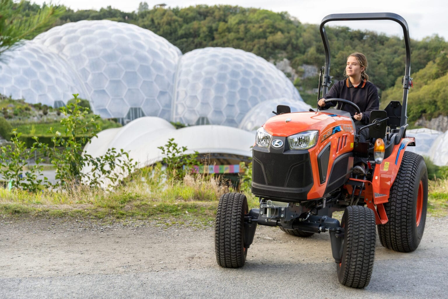 Kubota LXe-261 Electric Compact Tractor - EG COLES